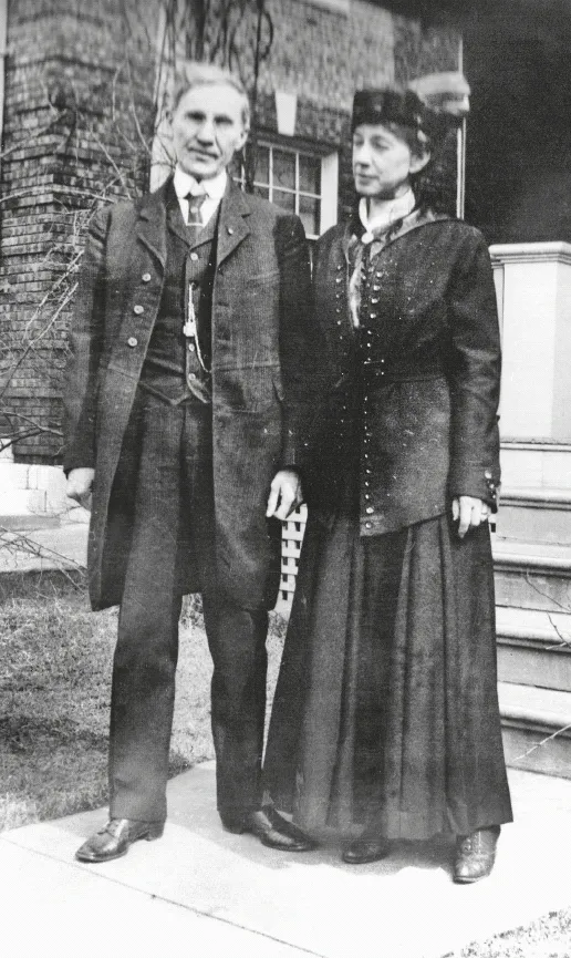 [PDF] Amelia Earhart by Mike Roussel | 9780750979481, 9780750983310